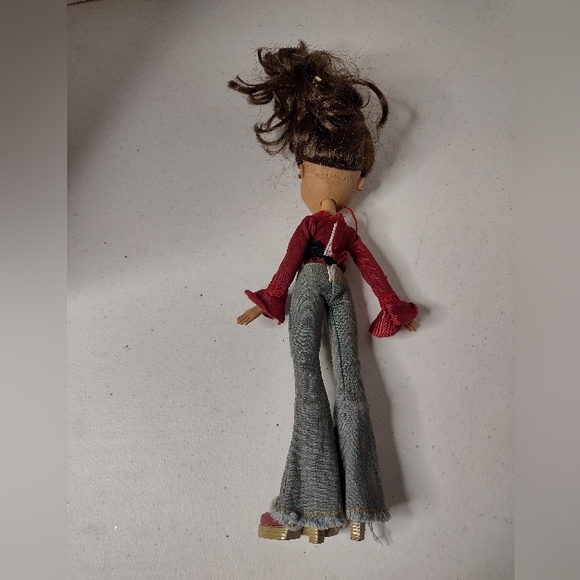 Bratz | Toys | Bratz Flaunt It Second Edition Yasmin Doll 20 Mga E2 ...